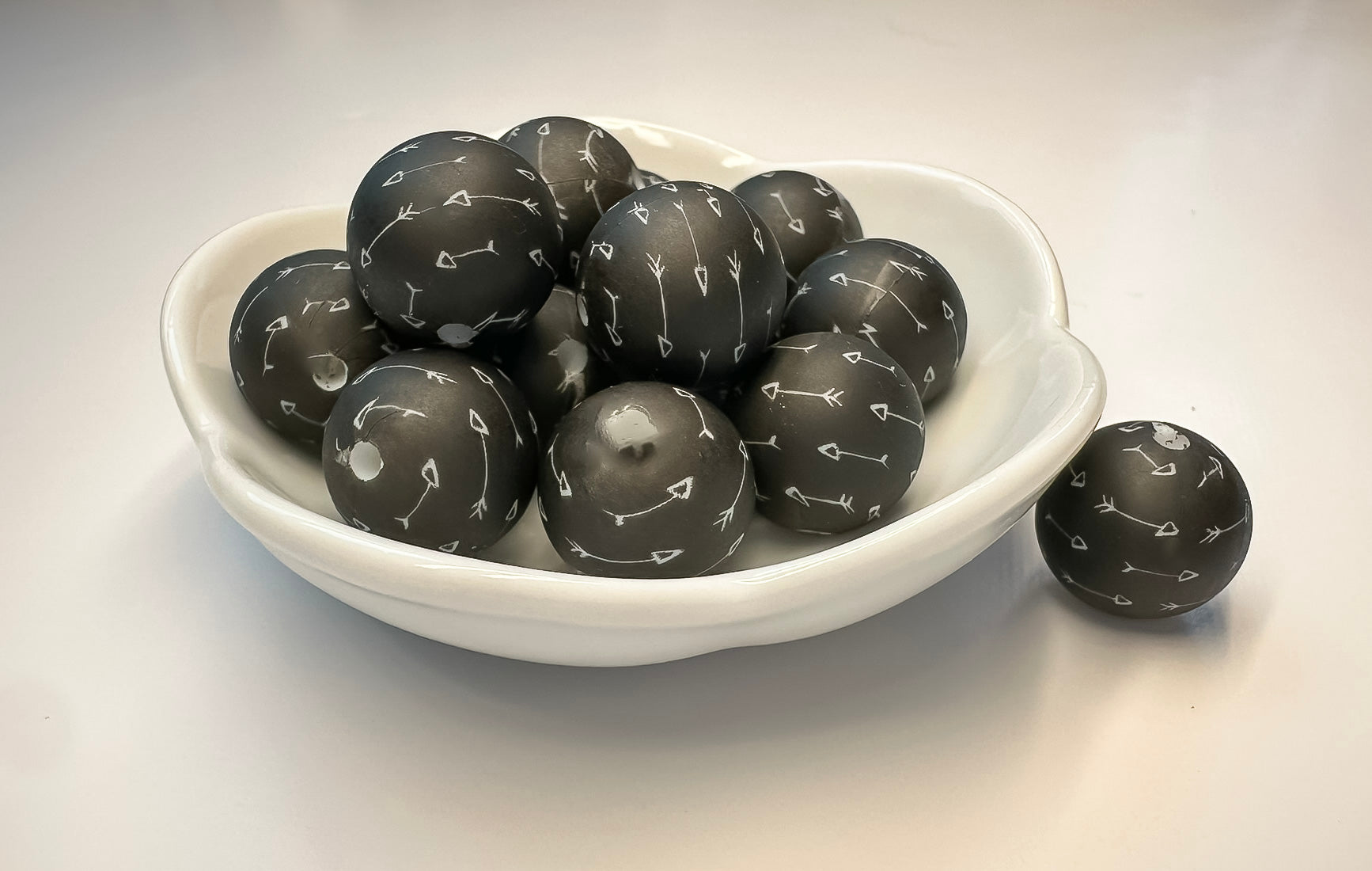 Silicone Bead 15mm - Black Arrows – Cree Craft